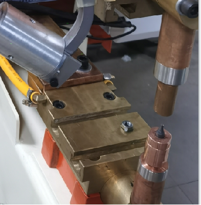 Nut Automatic Feeding Spot Welder
